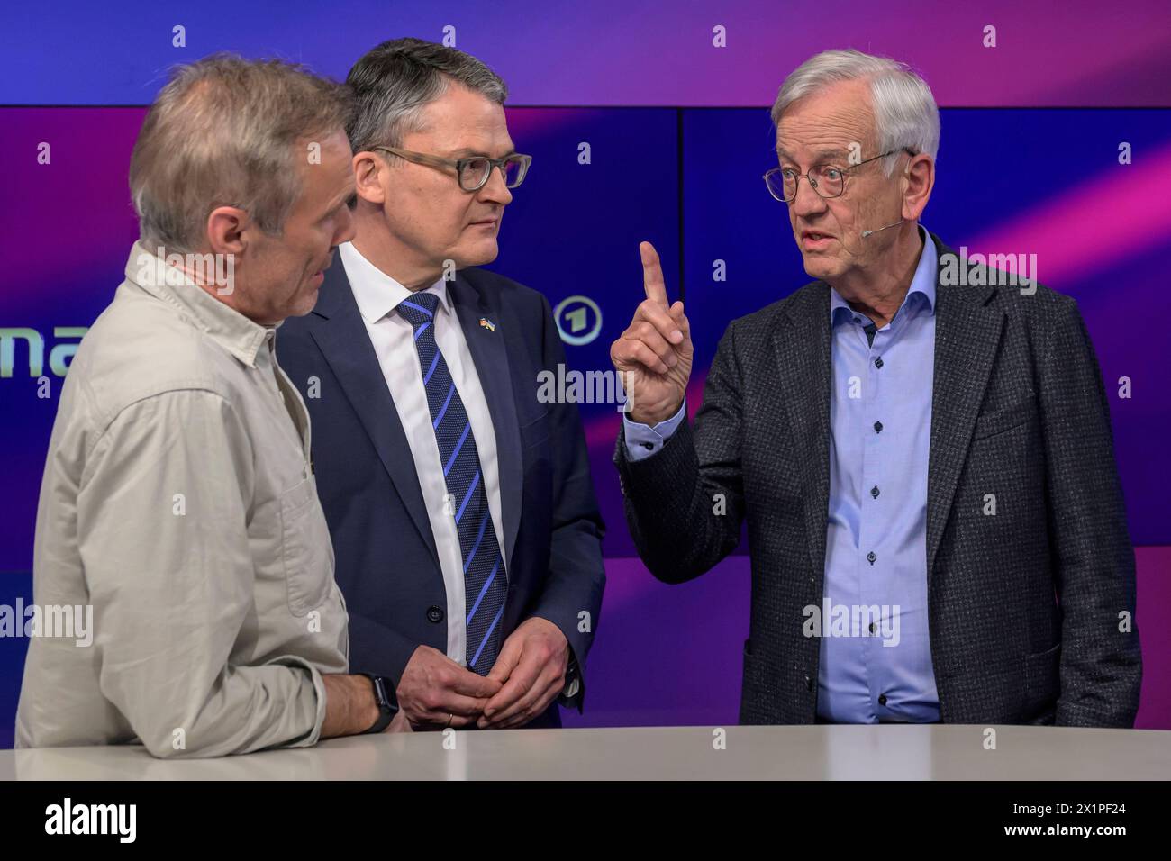 v.l. Hannes Jaenicke, Roderich Kiesewetter CDU, Aussenpolitiker ...