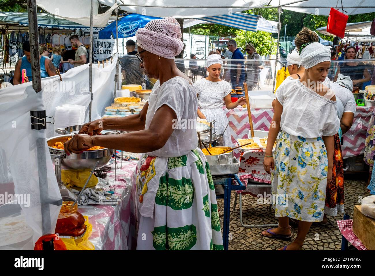 African costume hi-res stock photography and images - Alamy