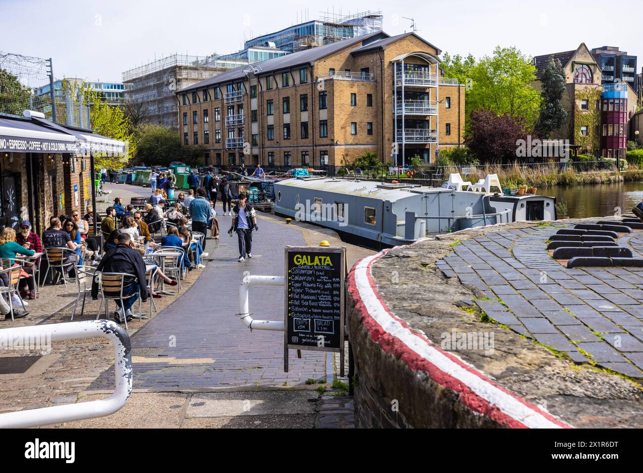 London City Road Lock on the Regent's Canal Stock Photo - Alamy