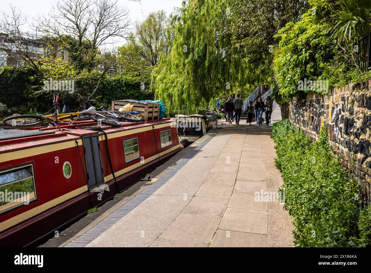 London City Road Lock on the Regent's Canal Stock Photo - Alamy