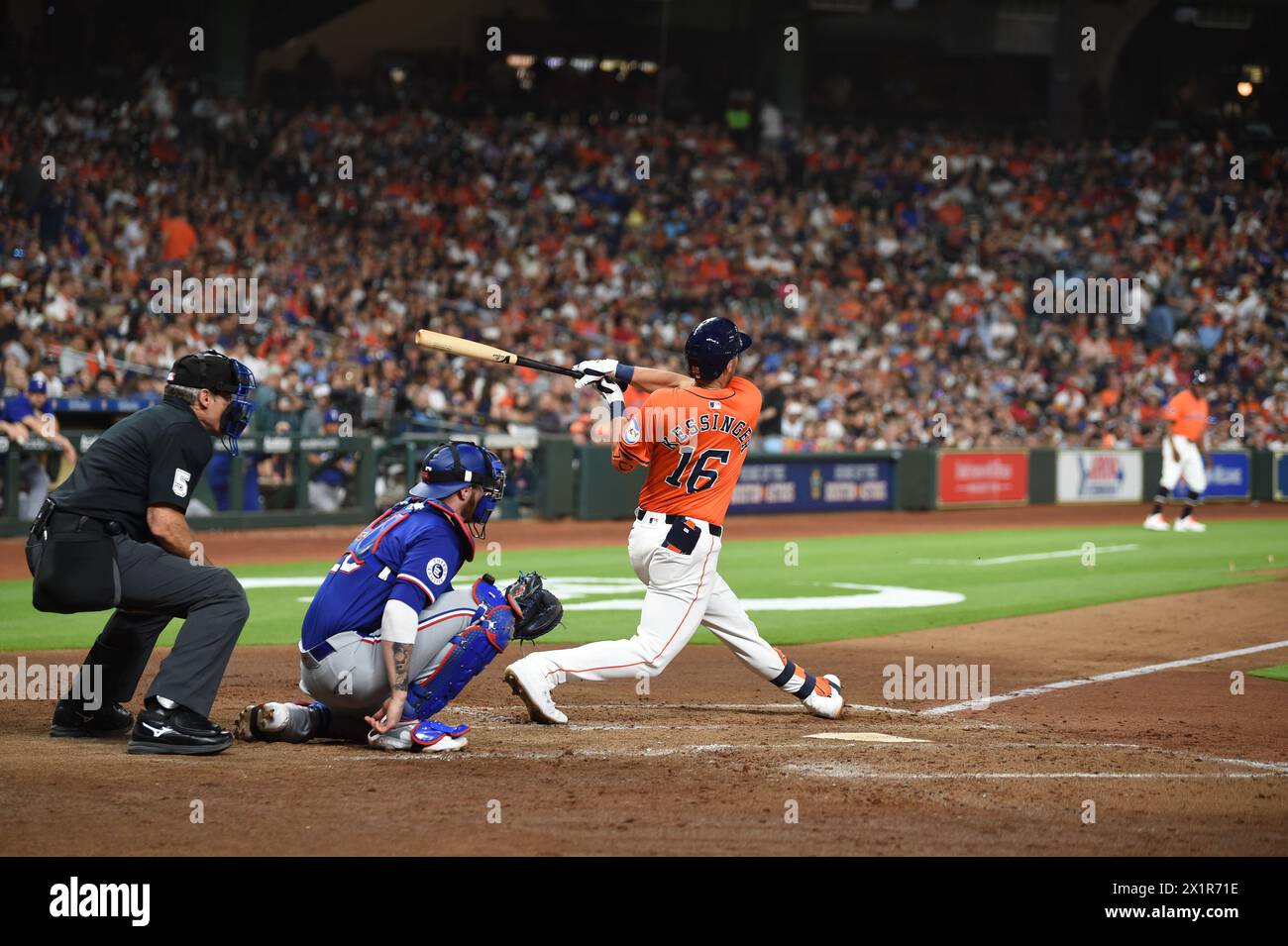 Houston Astros third base Grae Kessinger (16) batting with Texas ...