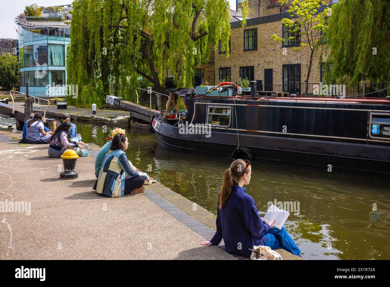 London City Road Lock on the Regent's Canal Stock Photo - Alamy