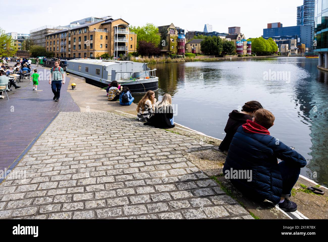 London City Road Lock on the Regent's Canal Stock Photo - Alamy
