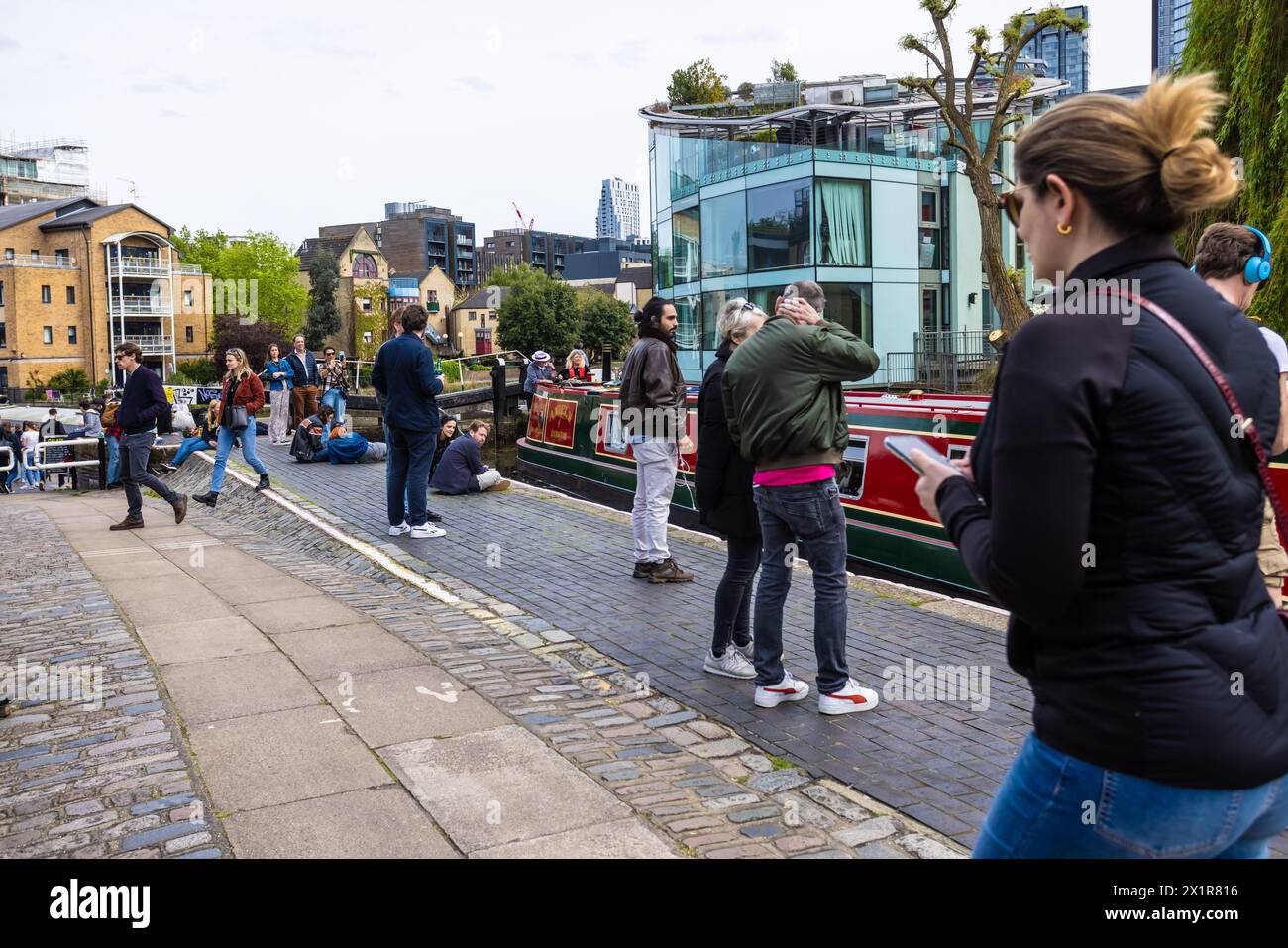 London City Road Lock on the Regent's Canal Stock Photo - Alamy