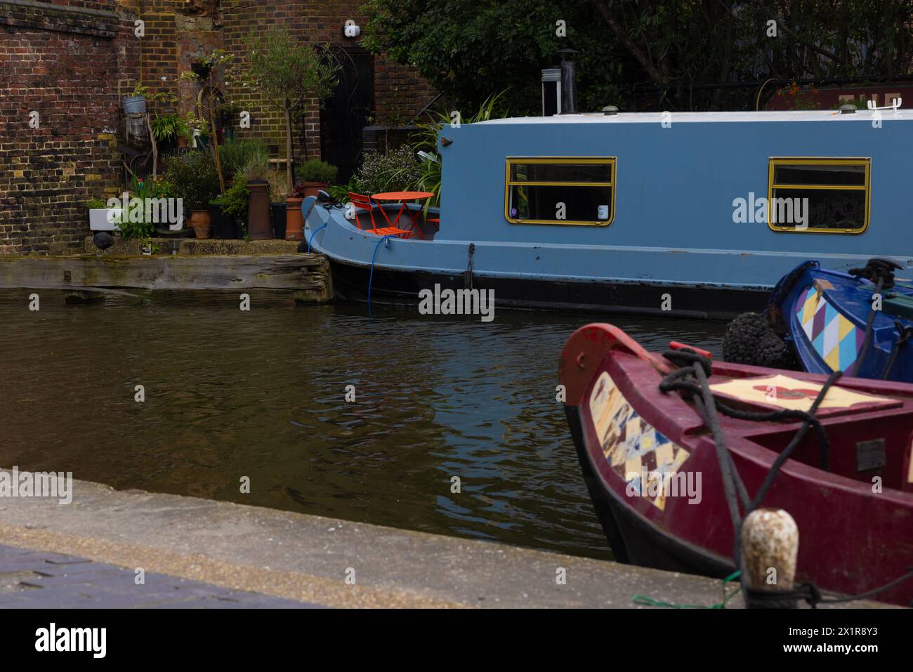 London City Road Lock on the Regent's Canal Stock Photo - Alamy