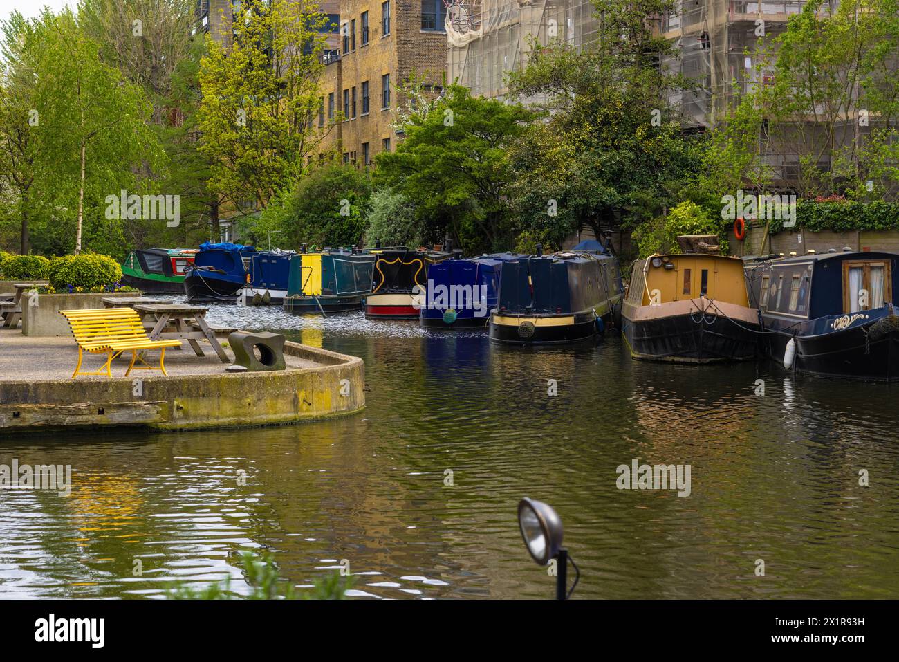 London City Road Lock on the Regent's Canal Stock Photo - Alamy
