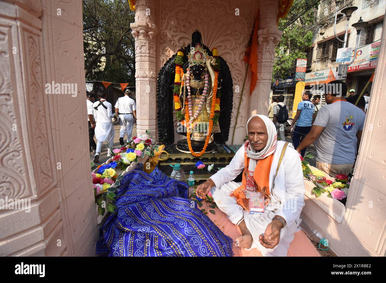 Kolkata, West Bengal, India. 17th Apr, 2024. Hindu devotees hold the idol of Lord Ram while take ...