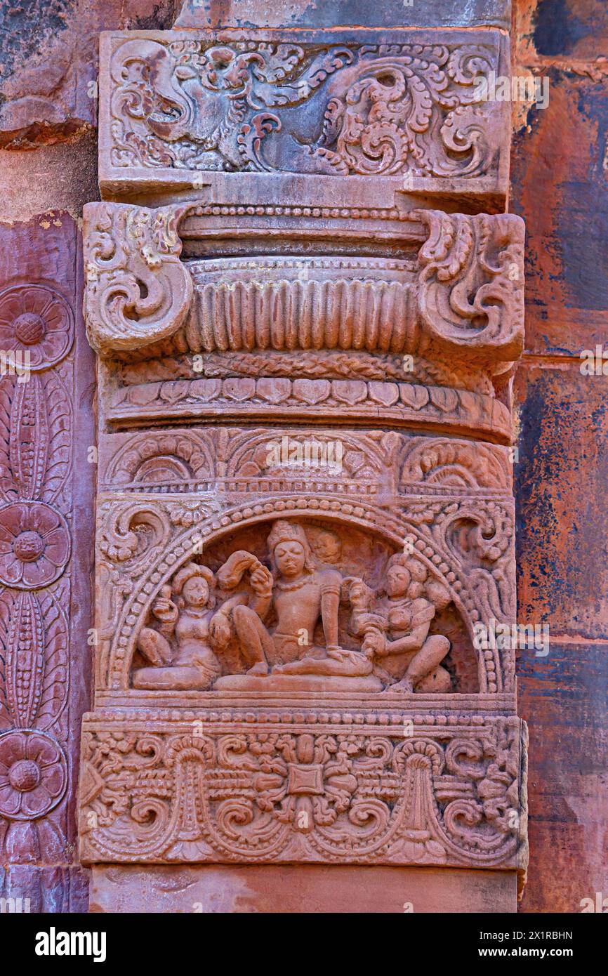 Carved Sculpture of Lord Vishnu With servant on the Pillar. Dashavatar Temple, Deogarh, Lalitpur ...