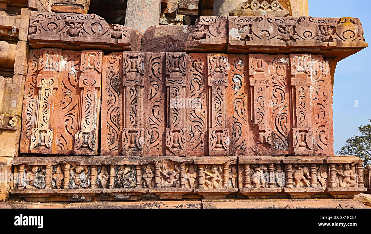 Dancers on the lesser surang temple hi-res stock photography and images ...