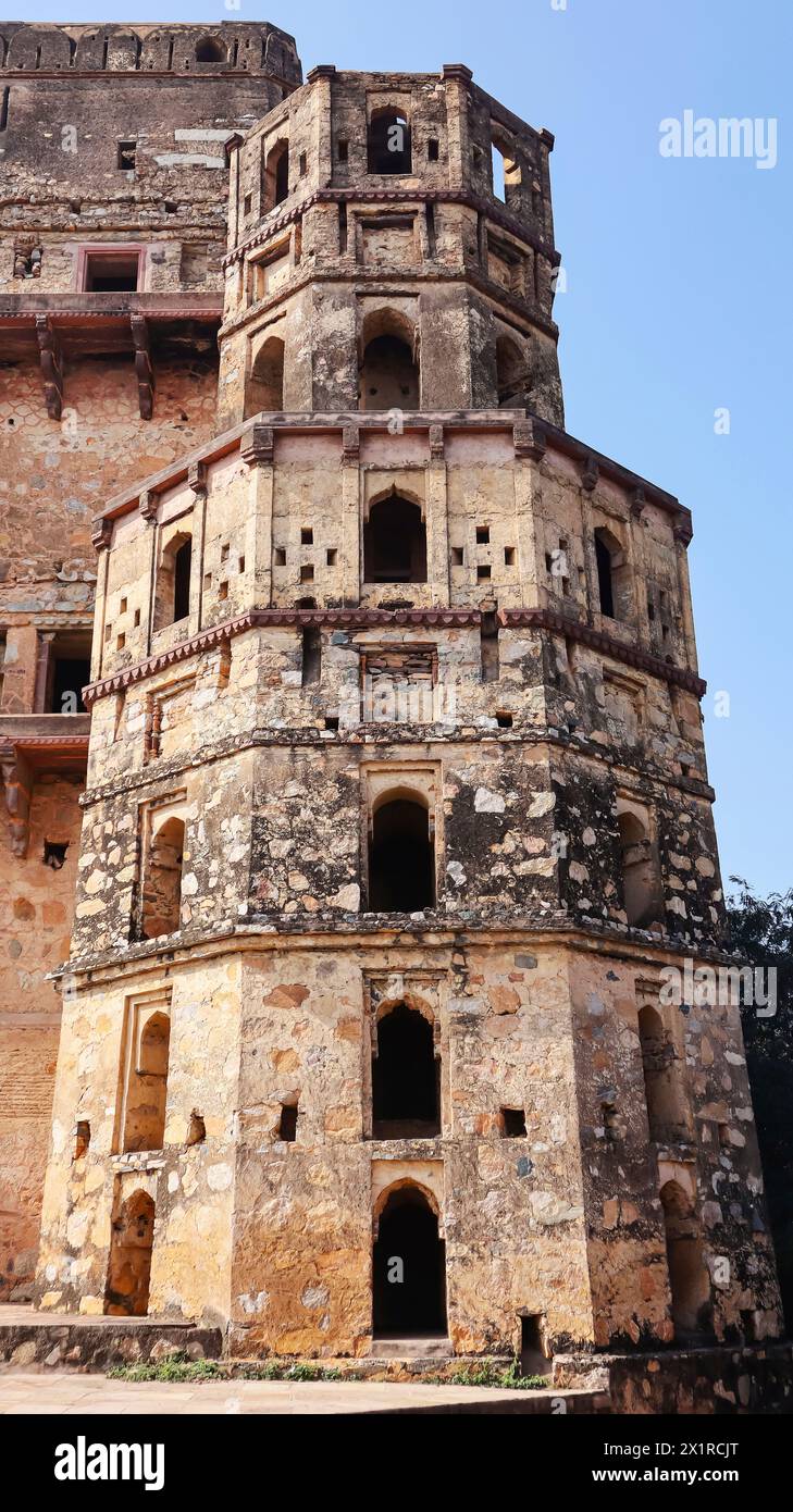 Side Watch Tower of Garh Kundar Fort, Niwari, Madhya Pradesh, India ...