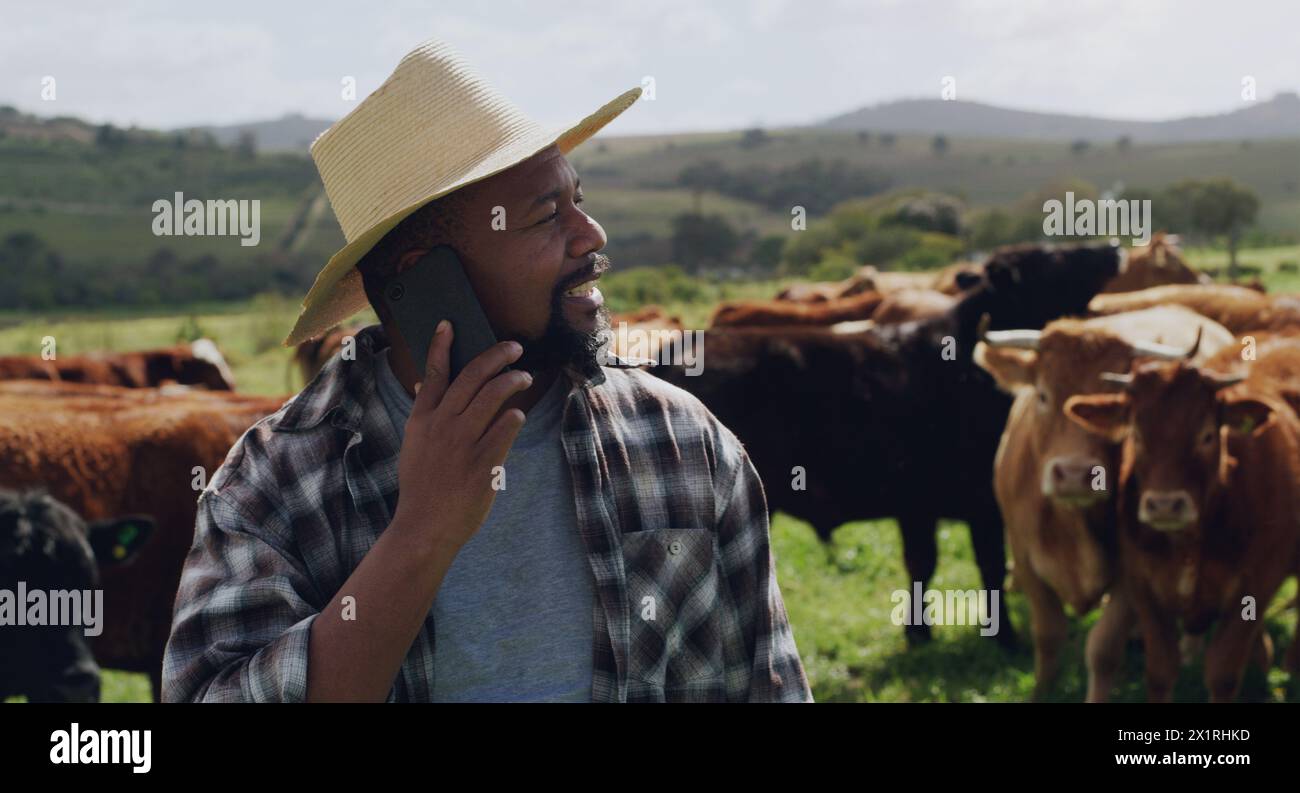 African farmer on mobile phone hi-res stock photography and images - Alamy