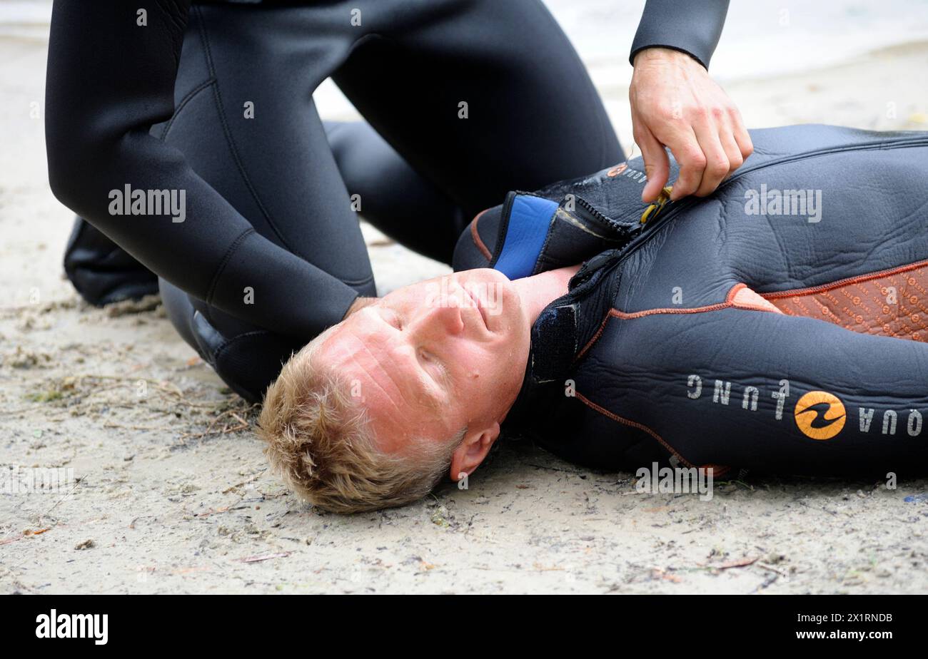 Artificial respiration method hi-res stock photography and images - Alamy