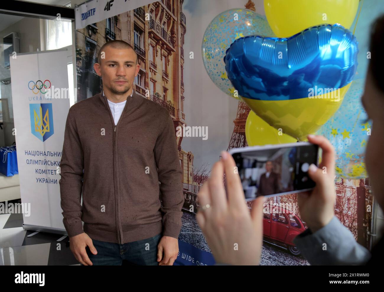 Non Exclusive: KYIV, UKRAINE - APRIL 17, 2024 - Ukrainian boxer Oleksandr Khyzhniak poses for a ...