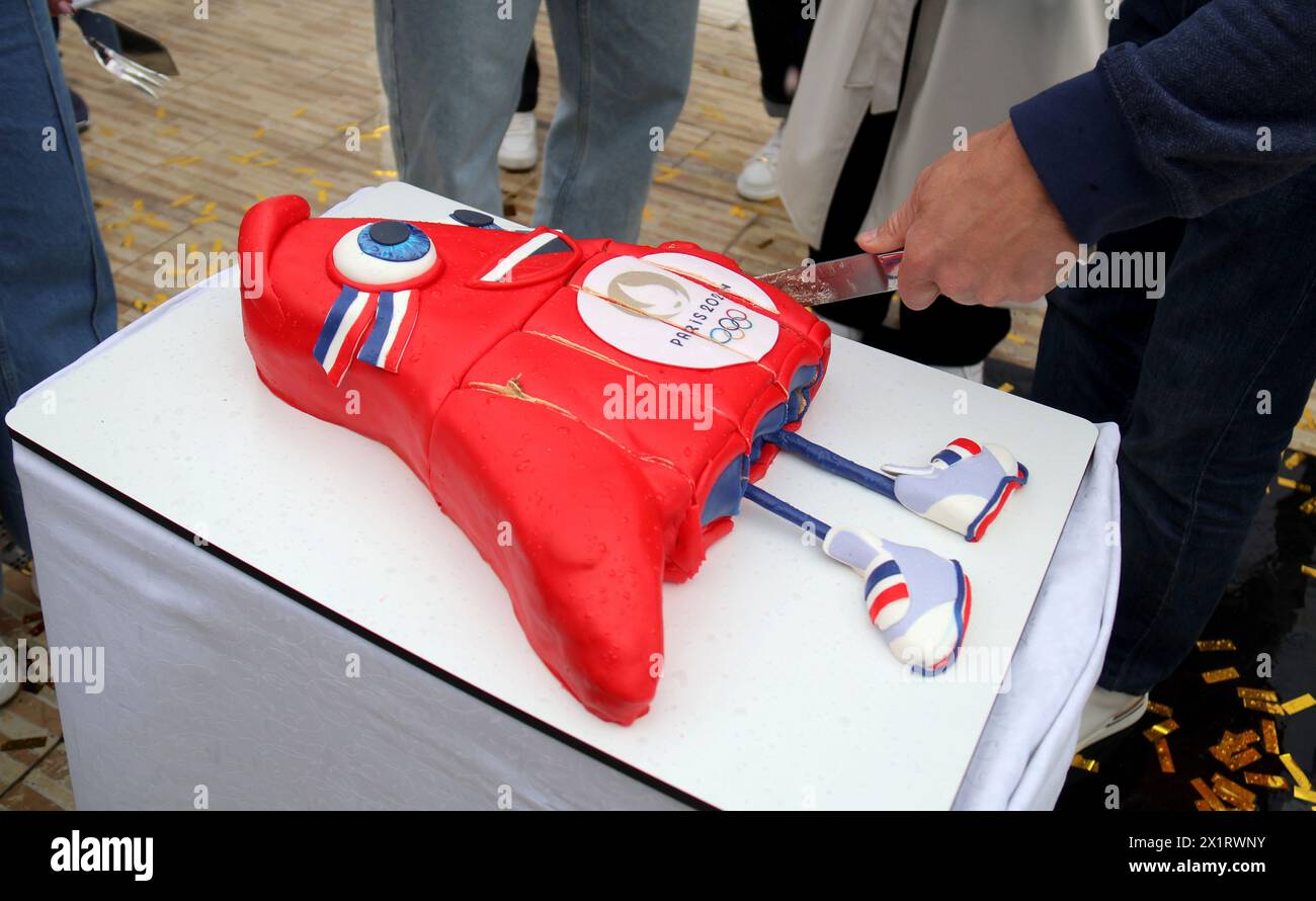 Paris olympic games 2024 mascot hi-res stock photography and images - Alamy