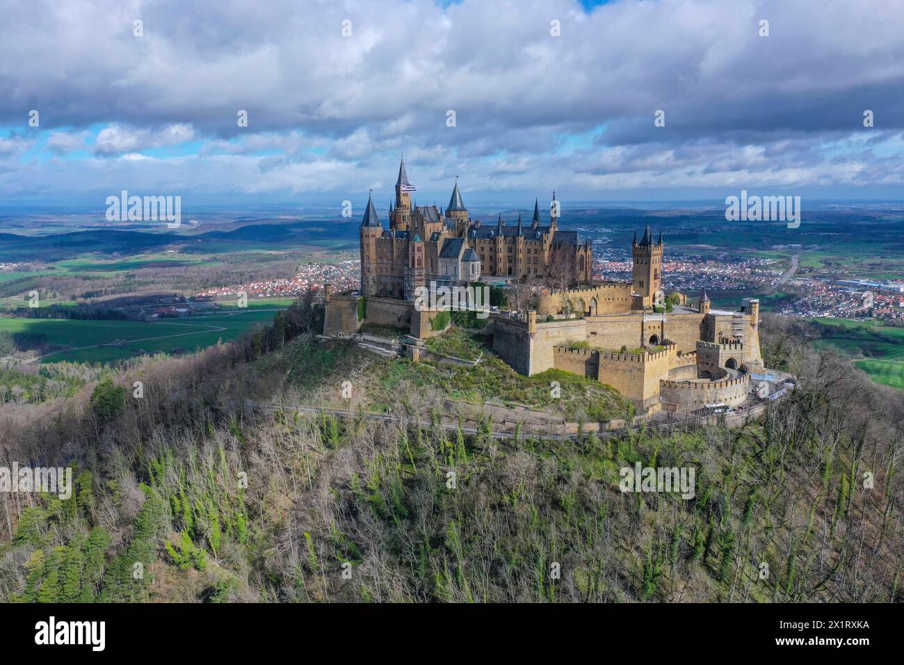 Luftaufnahme Burg Hohenzollern, Stammburg des Fürstengeschlechts und ...