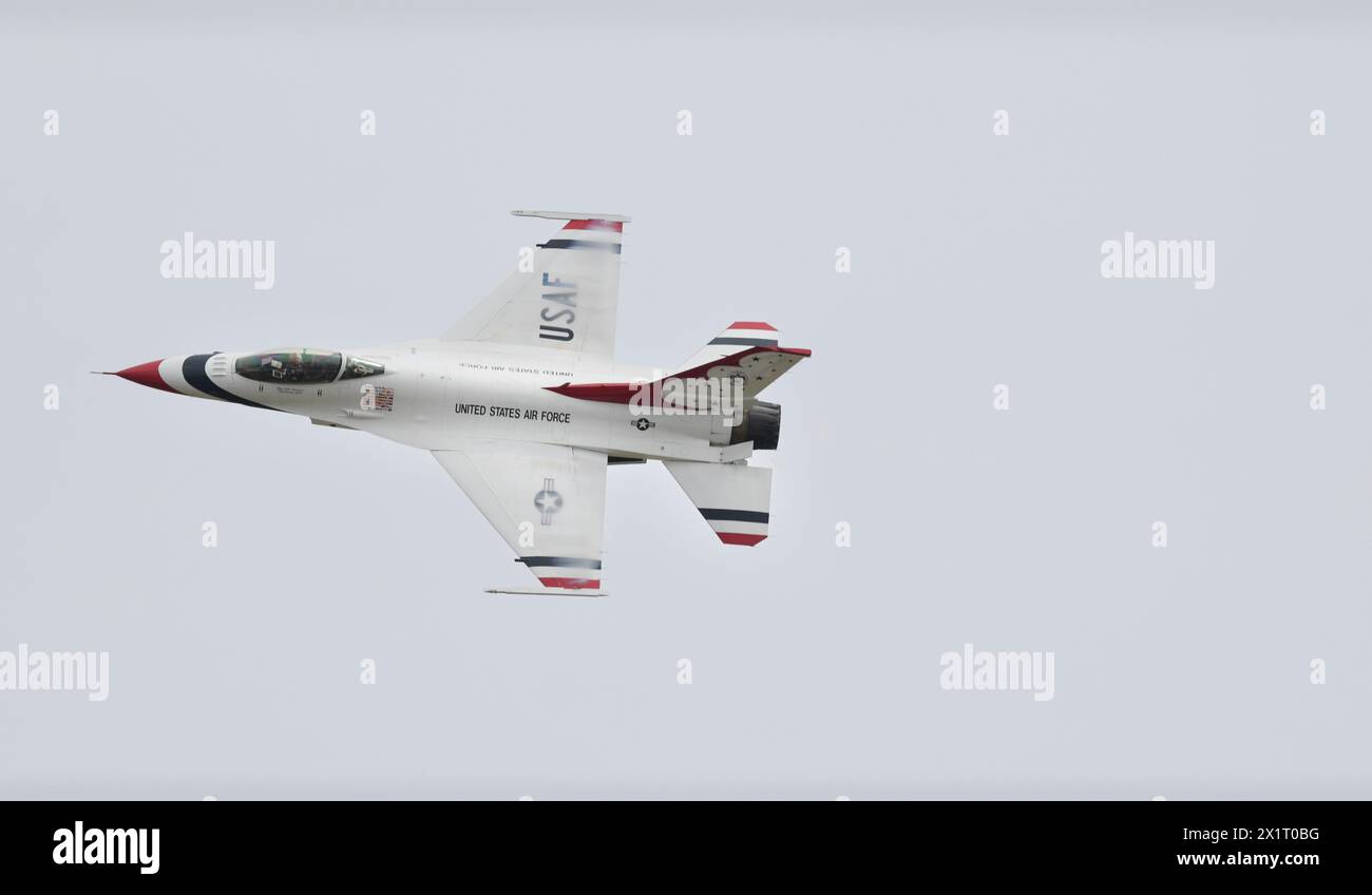An F-16 Fighting Falcon assigned to the United States Air Force Air ...