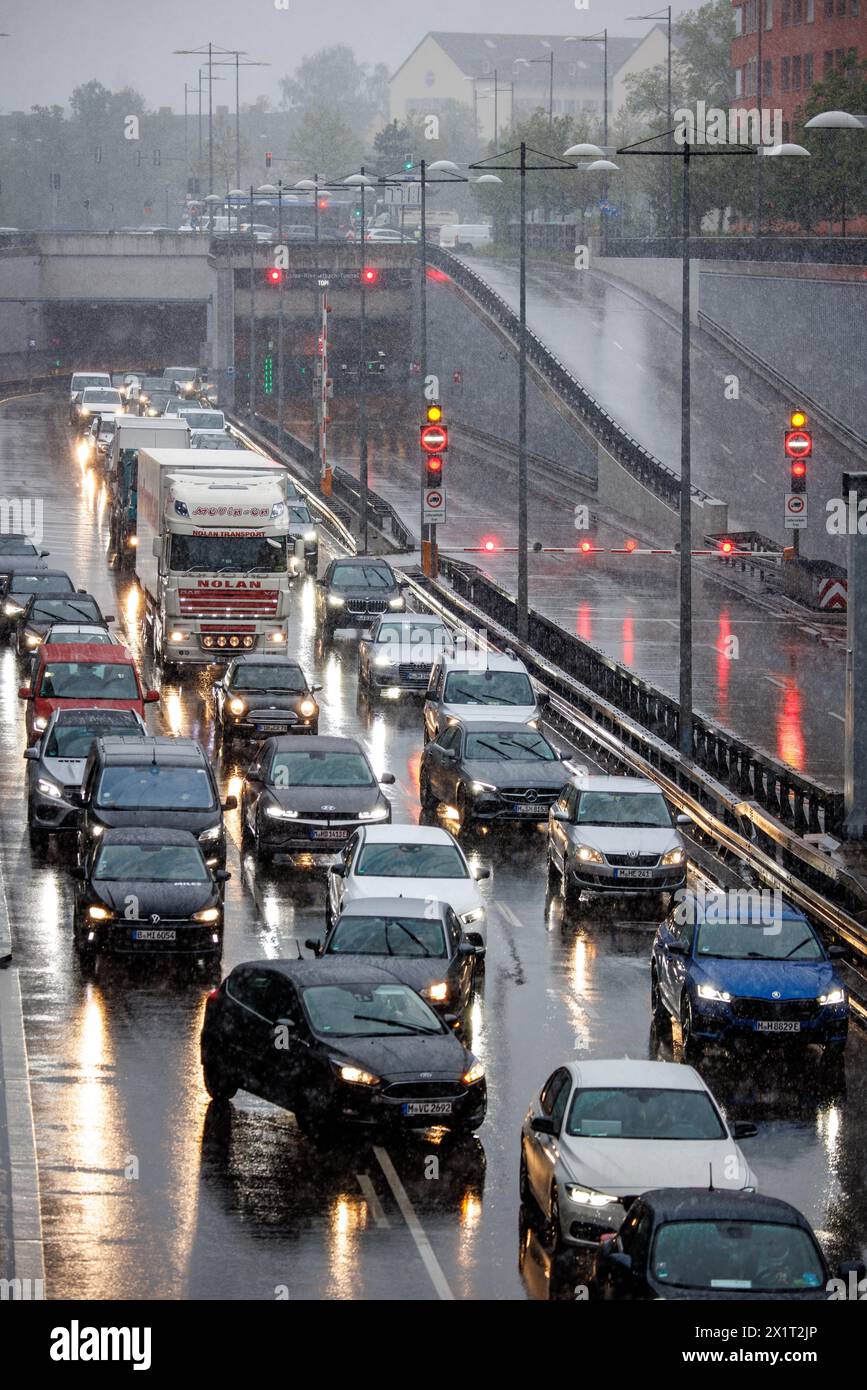 18 April 2024, Bavaria, Munich: Heavy traffic pushes along the ...