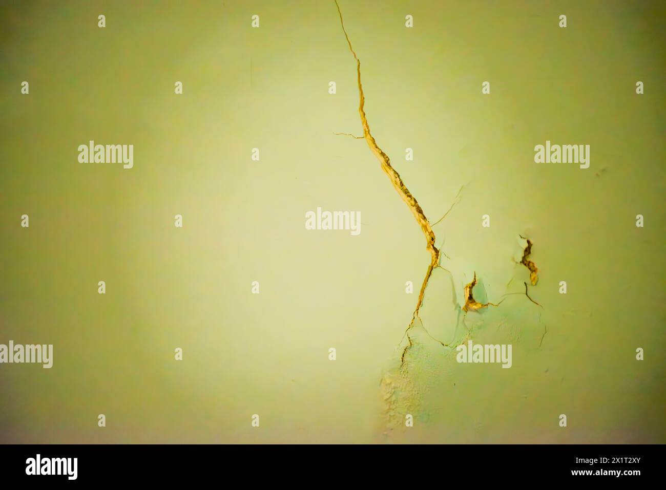 Witness the aftermath of the earthquake with a crack on the wall ...