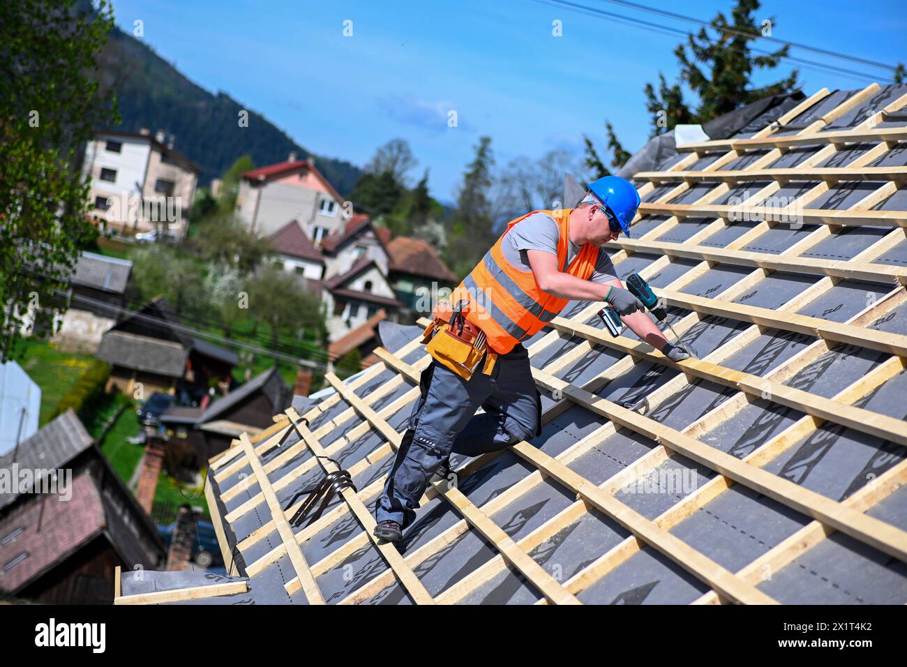 Repair and replacement of the old roof with a new one. Construction ...