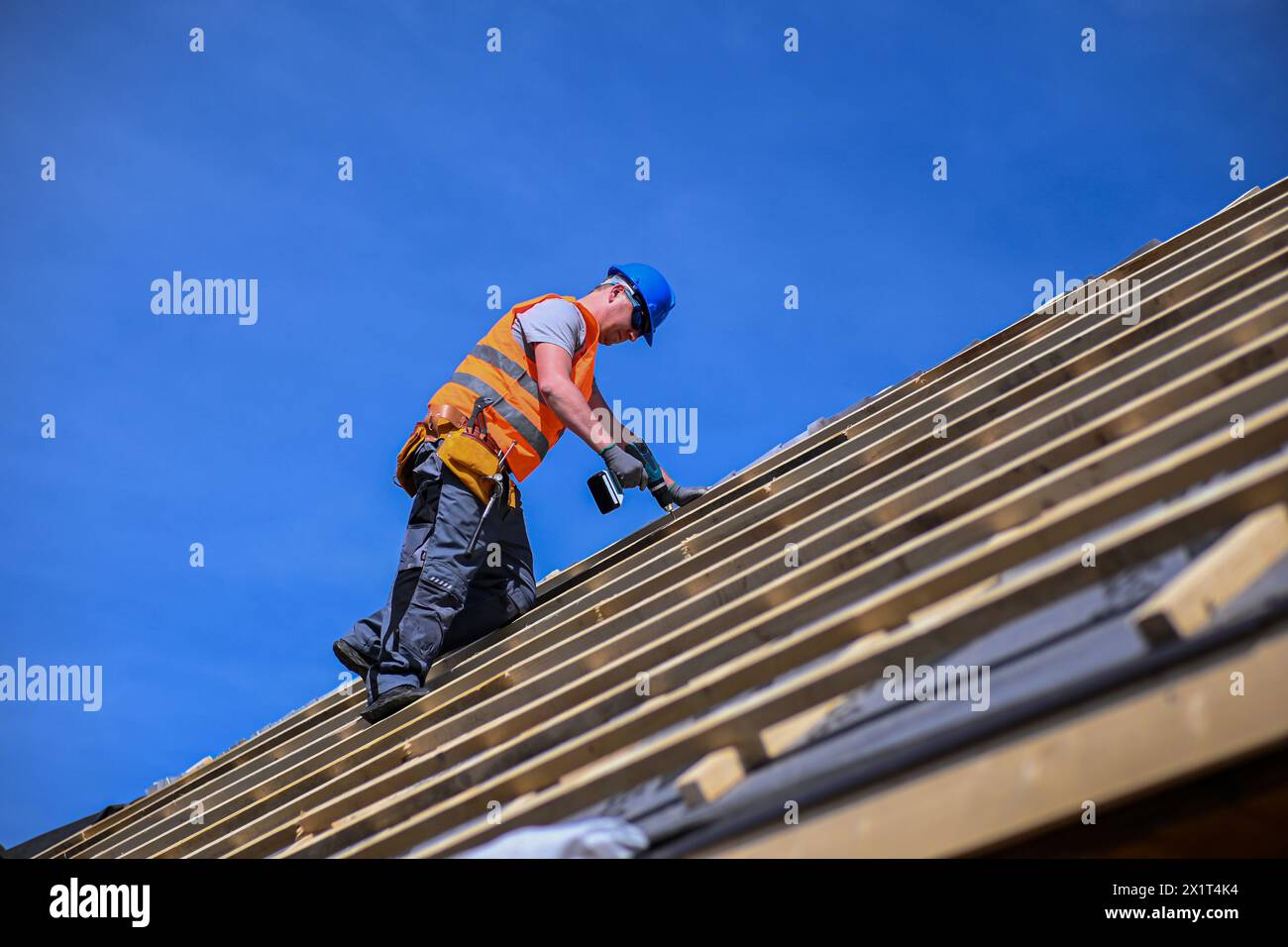 Repair and replacement of the old roof with a new one. Construction ...