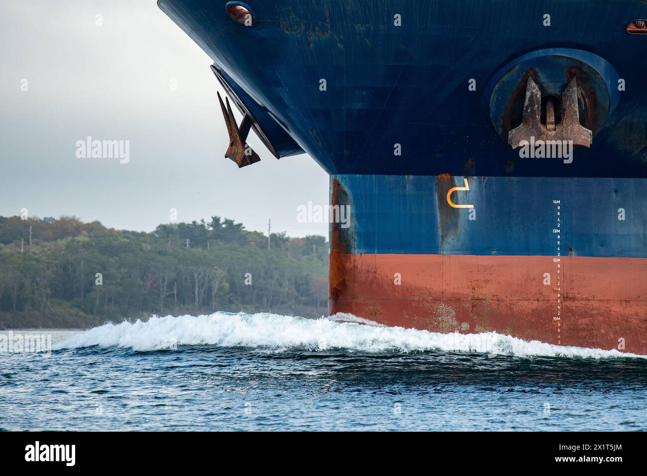 Big bow wave hi-res stock photography and images - Alamy