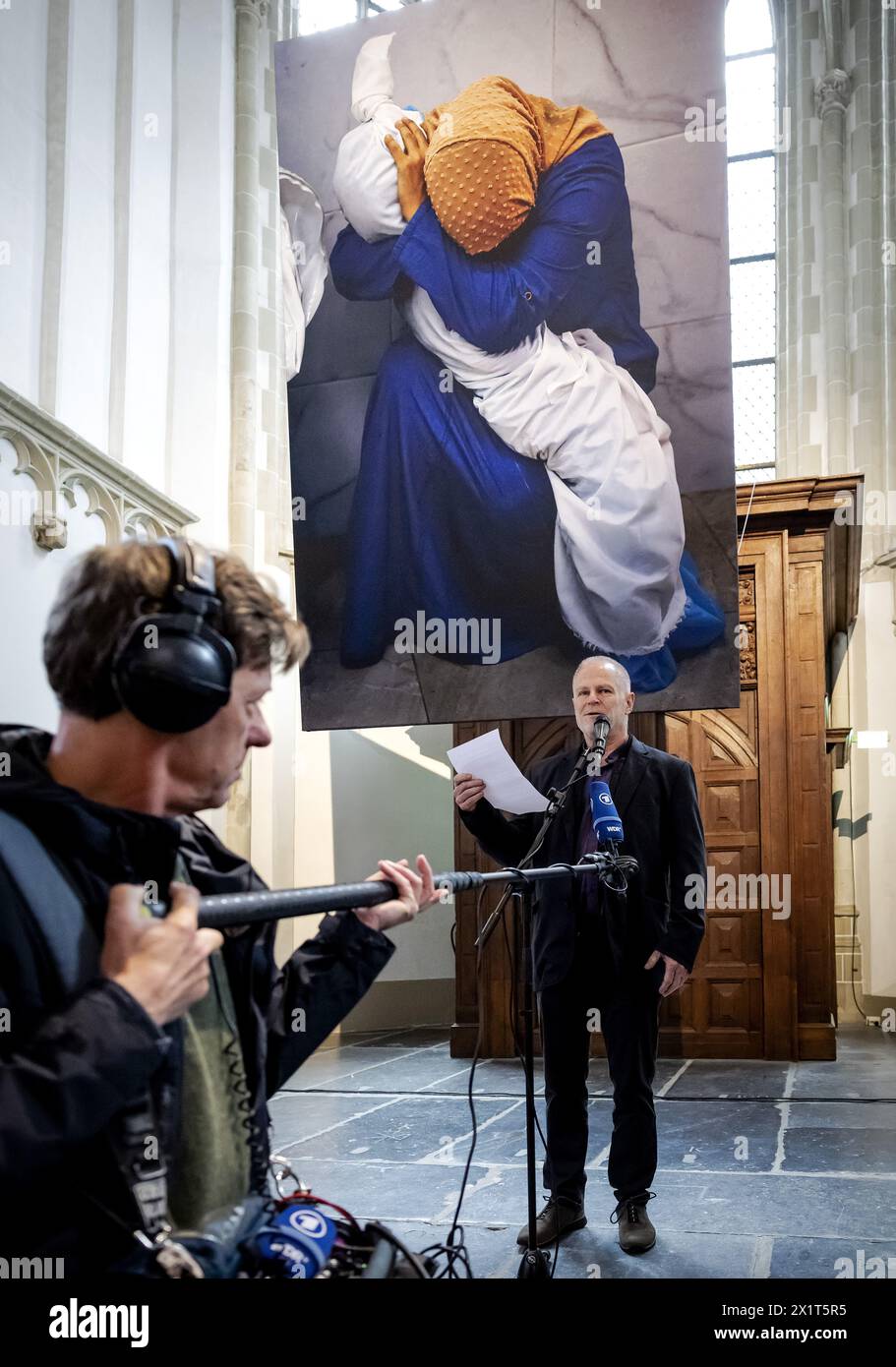 AMSTERDAM - Rickey Rogers (Global editor Reuters pictures) reads a ...