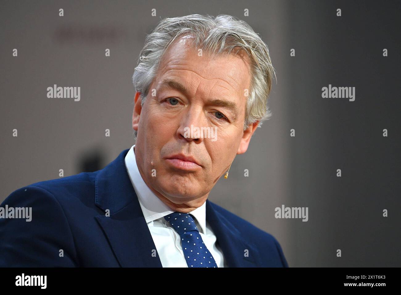 Christian Pellis, CEO Amundi Deutschland, Einzelbild,angeschnittenes ...