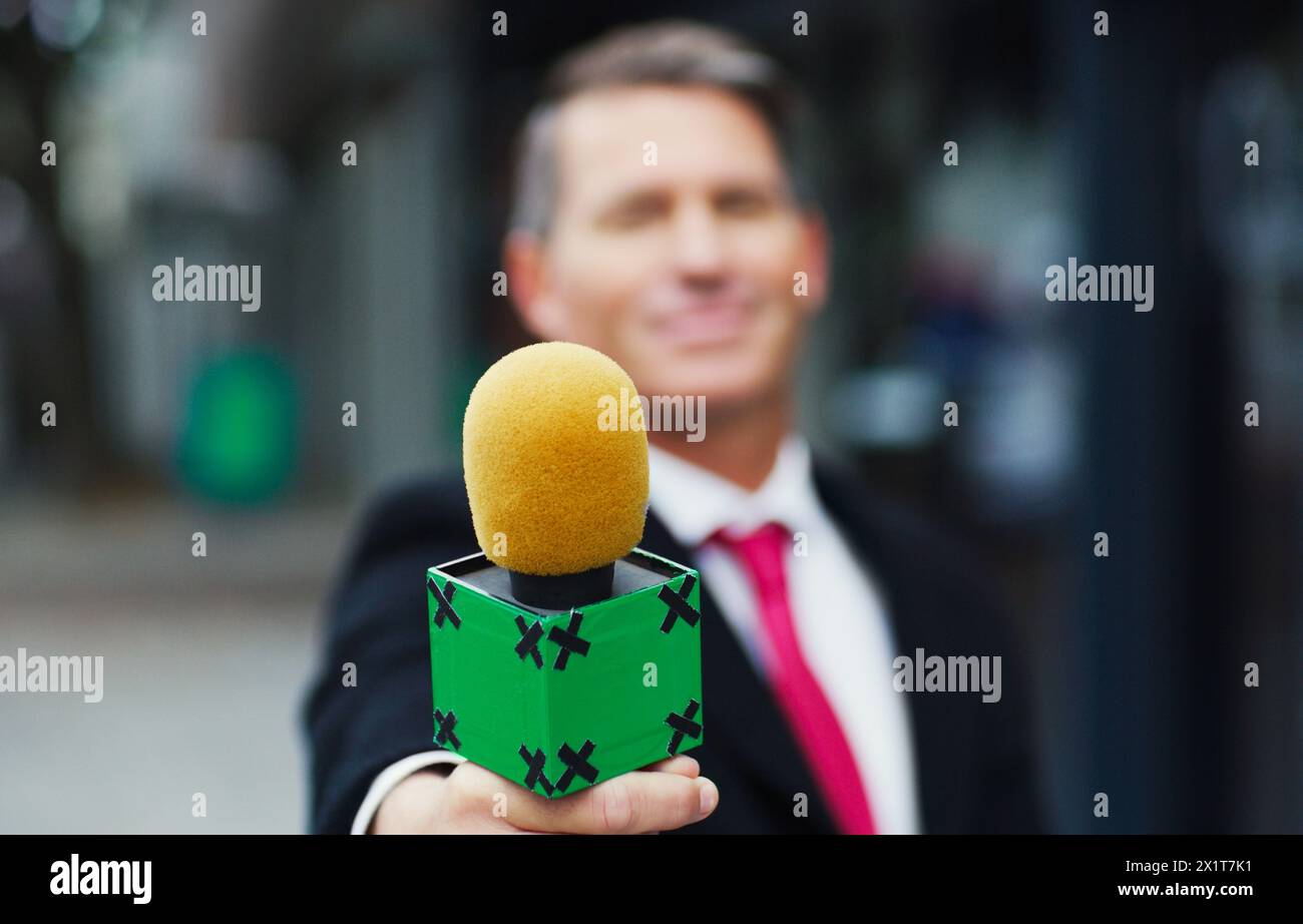 Journalist mic hi-res stock photography and images - Alamy