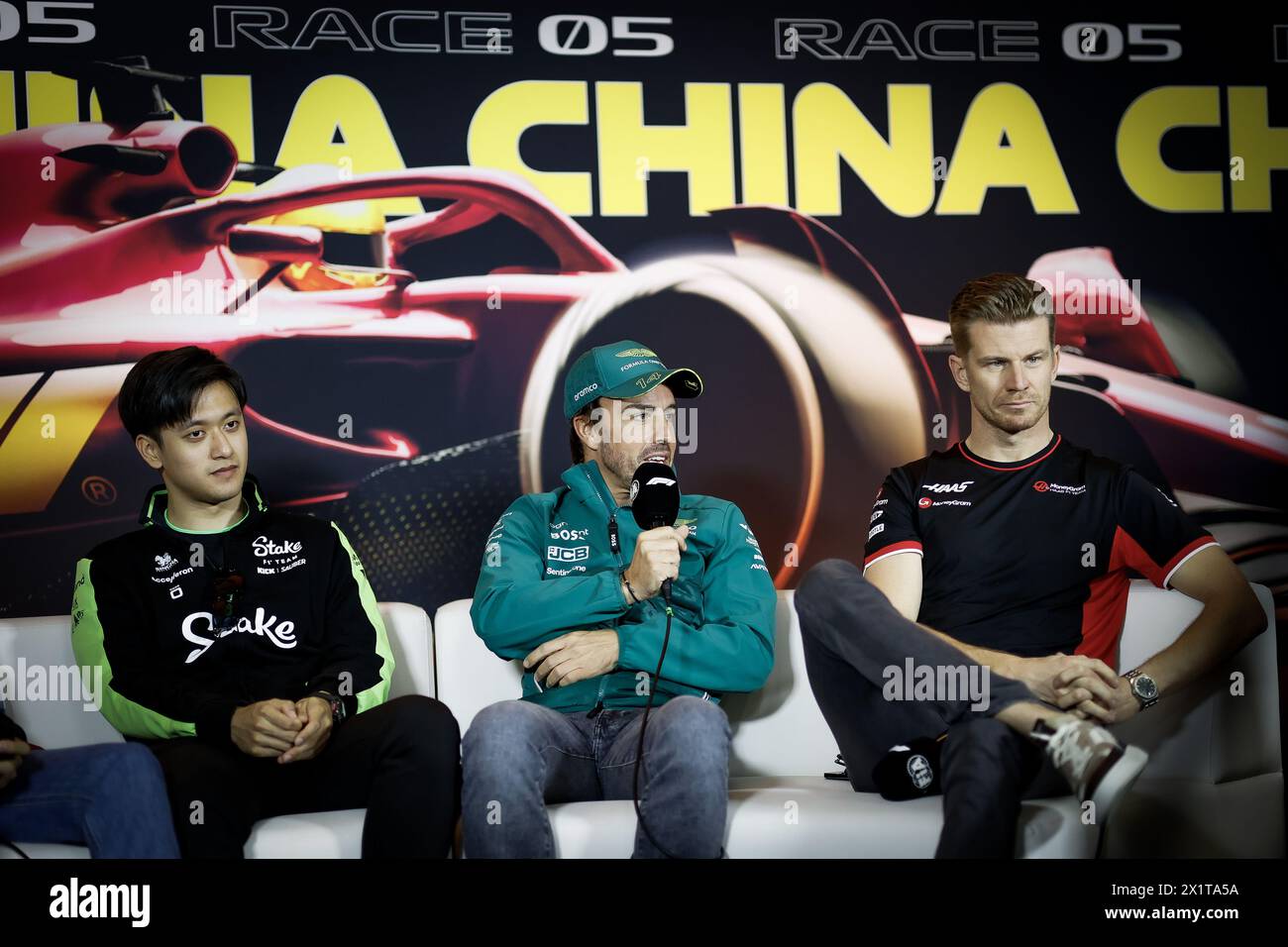 ZHOU Guanyu (chi), Stake F1 Team Kick Sauber C44, portrait, ALONSO ...