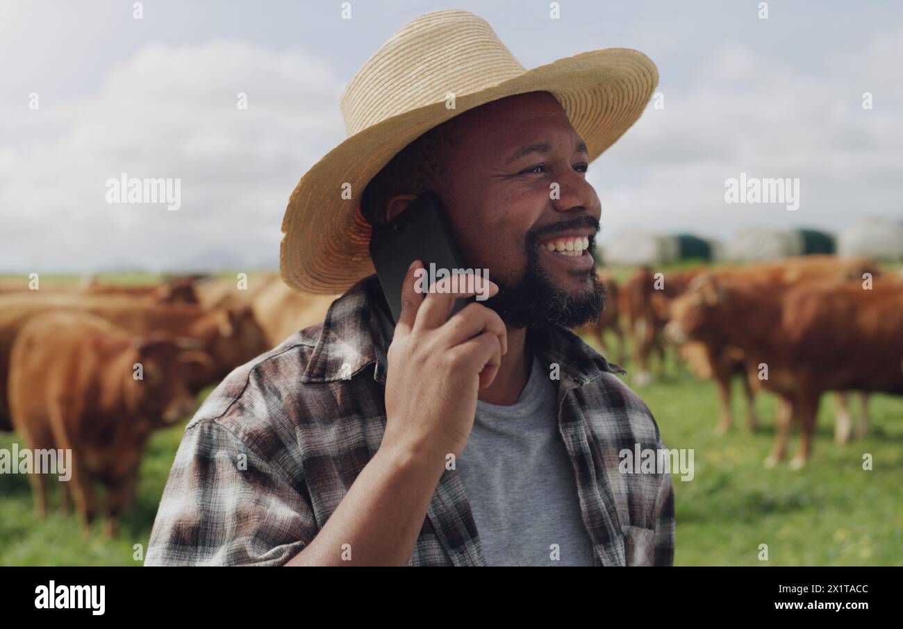African farmer on mobile phone hi-res stock photography and images - Alamy