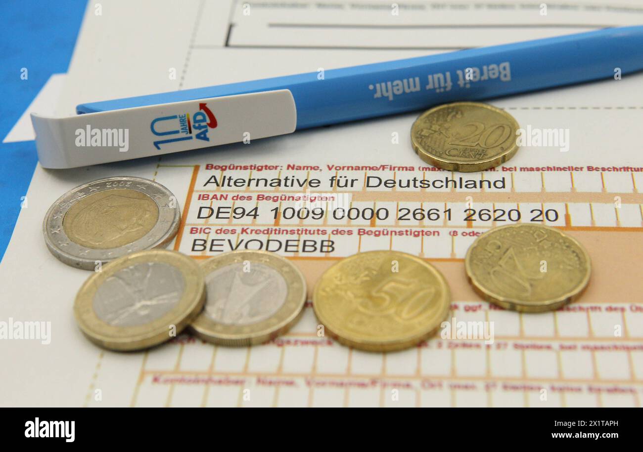 Ein SEPA-Überweisungsformular mit einer Spende an die Partei ...