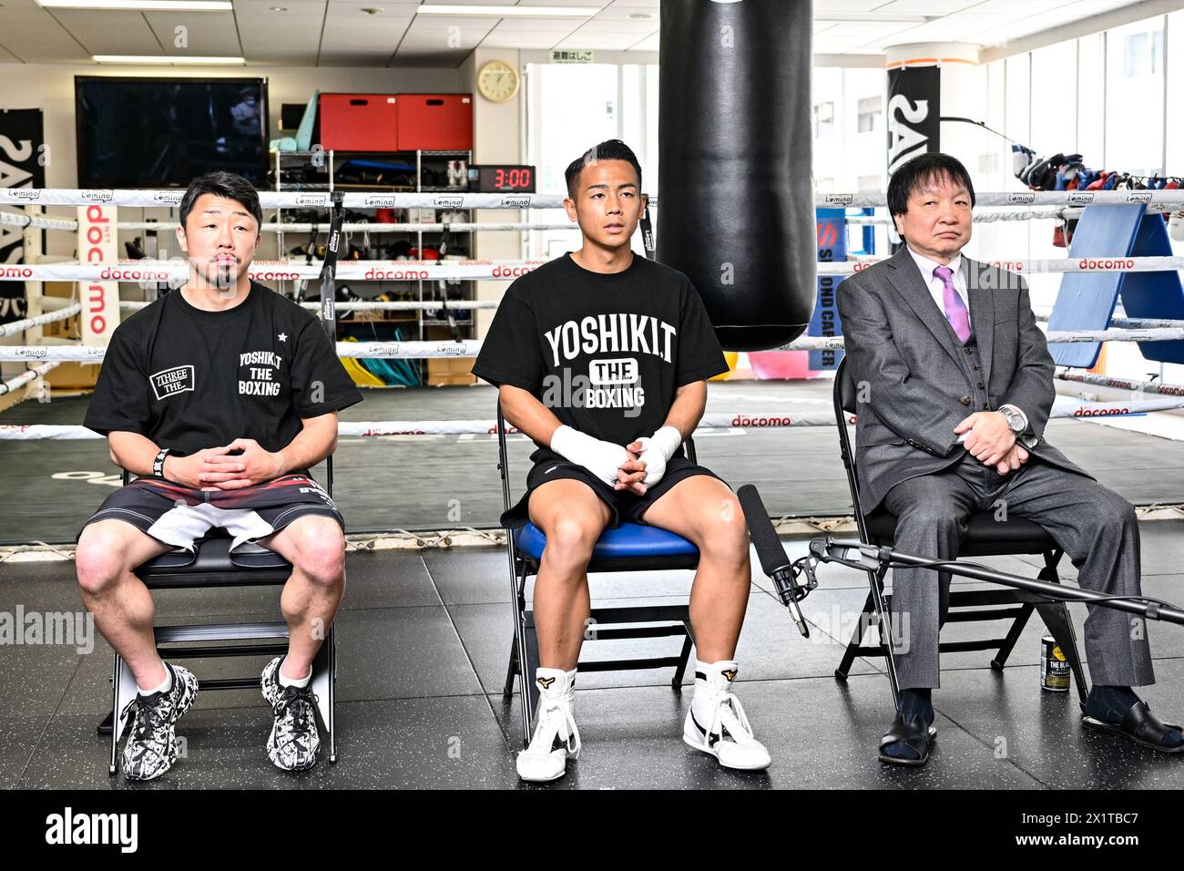 Yoshiki Takei (center), Japanese professional boxer, trainer Akira ...