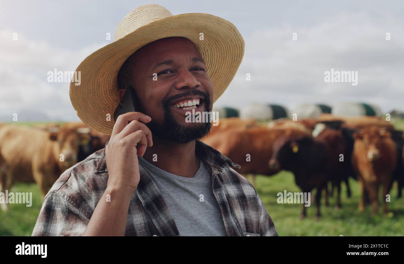 African farmer on mobile phone hi-res stock photography and images - Alamy