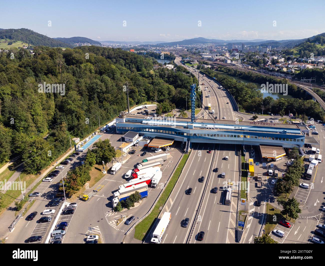 Highway rest stop restaurant hi-res stock photography and images - Alamy