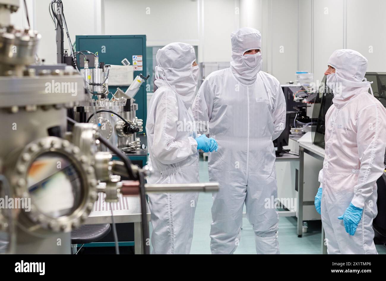 Cleanrooms laboratory hi-res stock photography and images - Alamy