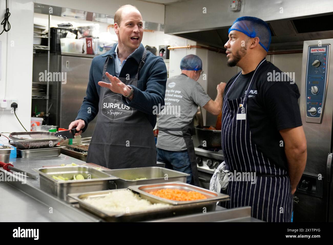 The Prince of Wales (left) helps make bolognase sauce with head chef ...