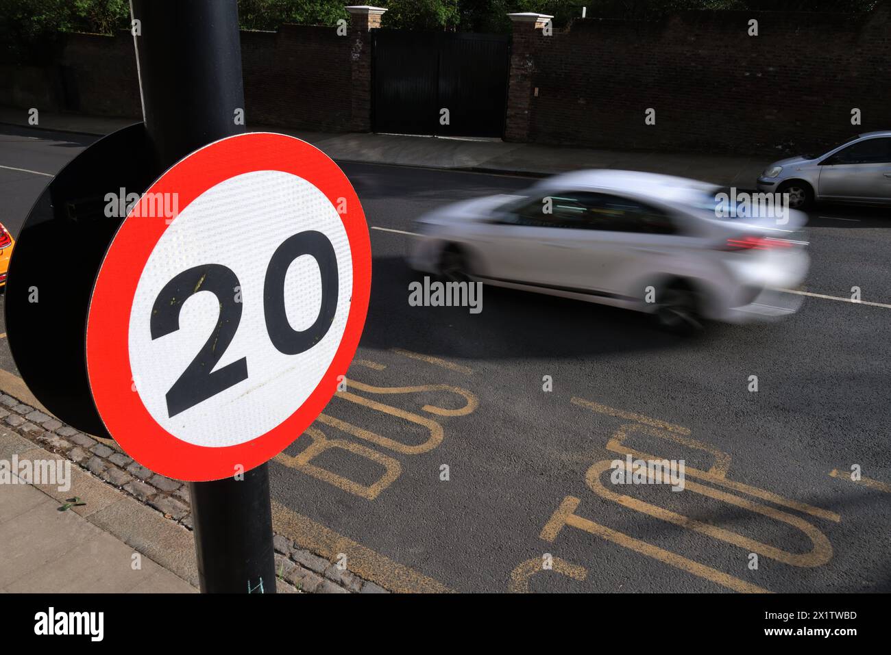 Pic shows: 20 mph spped limit on highgate hill Channing School in ...