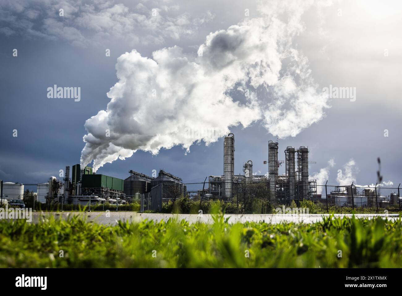 ROTTERDAM - Exterior of Refineries in the port of Rotterdam that emit ...
