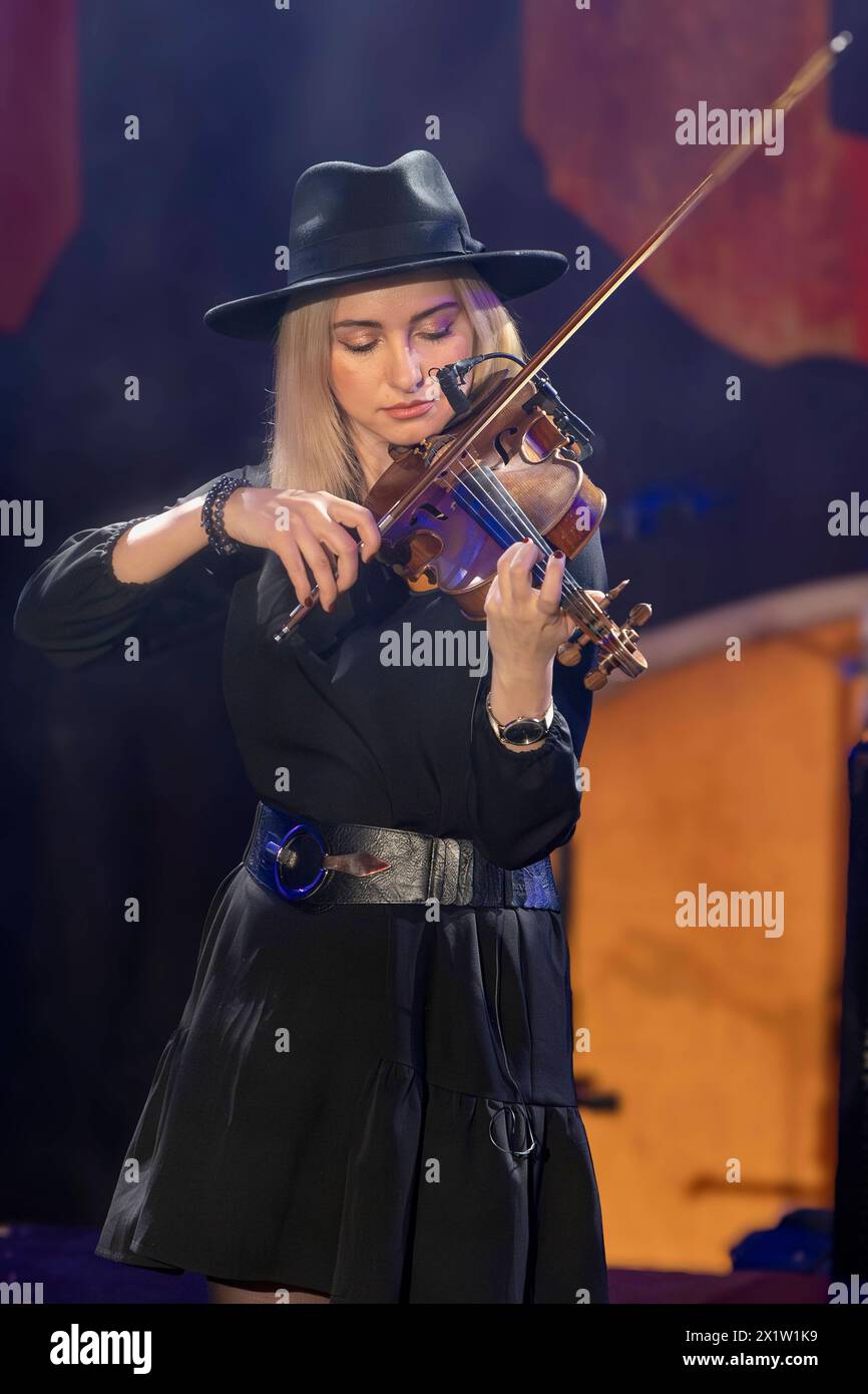 Alicja ChrzÄÖszcz Violine - Der schottische Rocksänger Ray Wilson geb ...