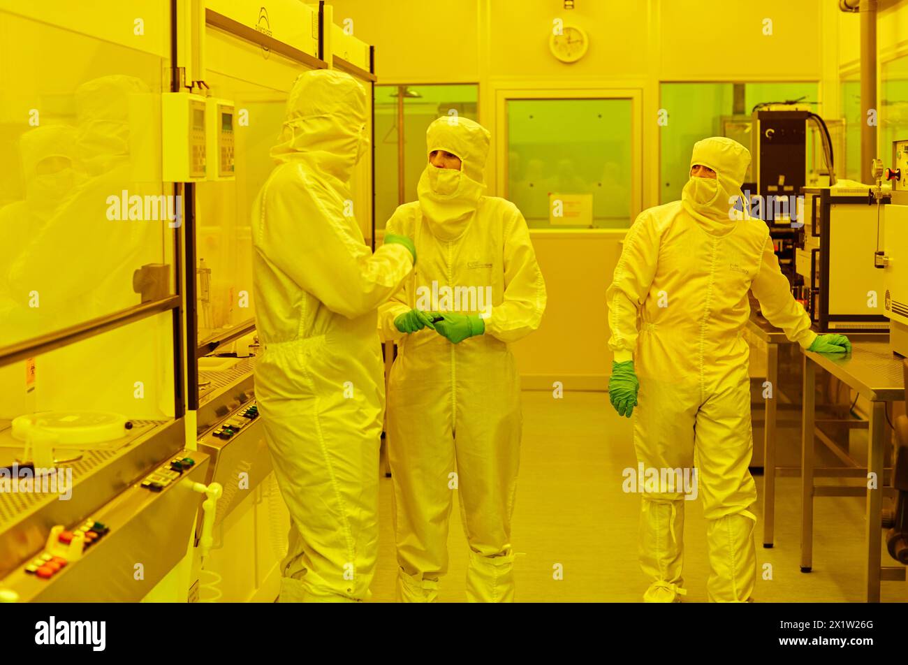 Cleanrooms laboratory hi-res stock photography and images - Alamy
