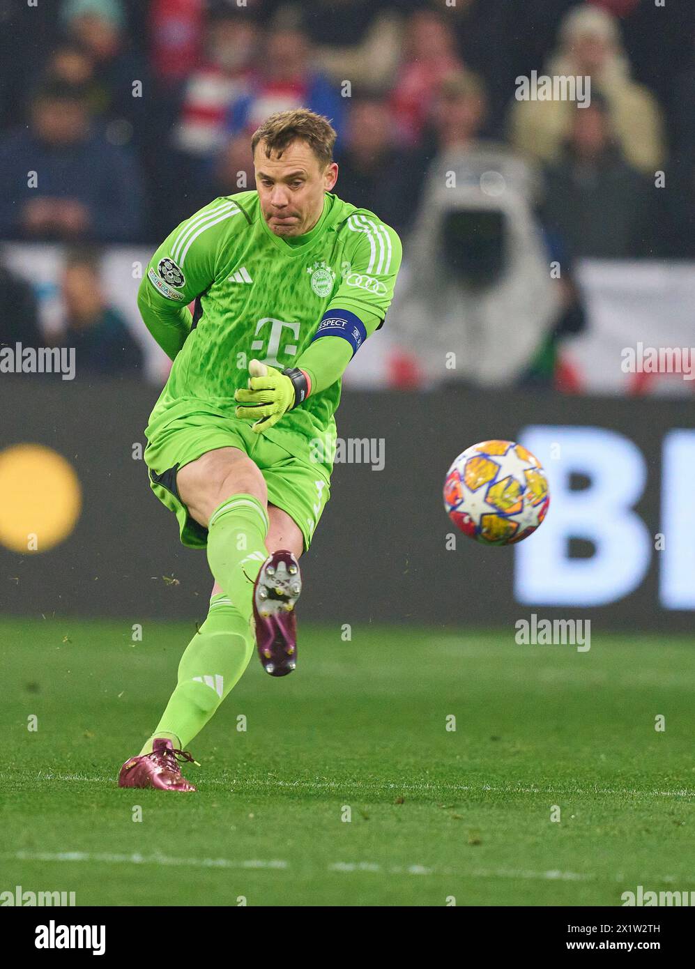 Manuel NEUER, goalkeeper FCB 1 in the quarter final match FC BAYERN ...