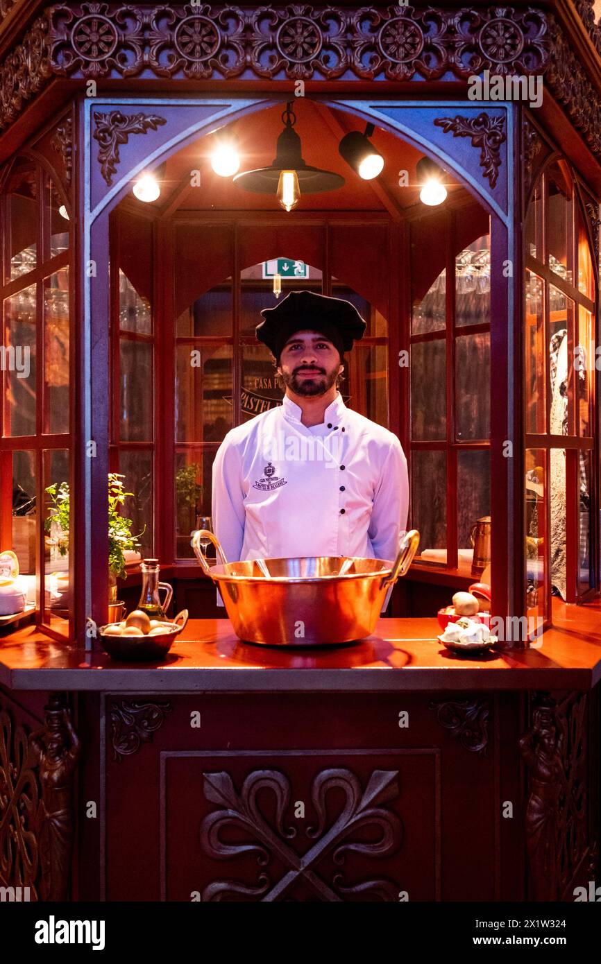 Chef cuisiner hi-res stock photography and images - Alamy