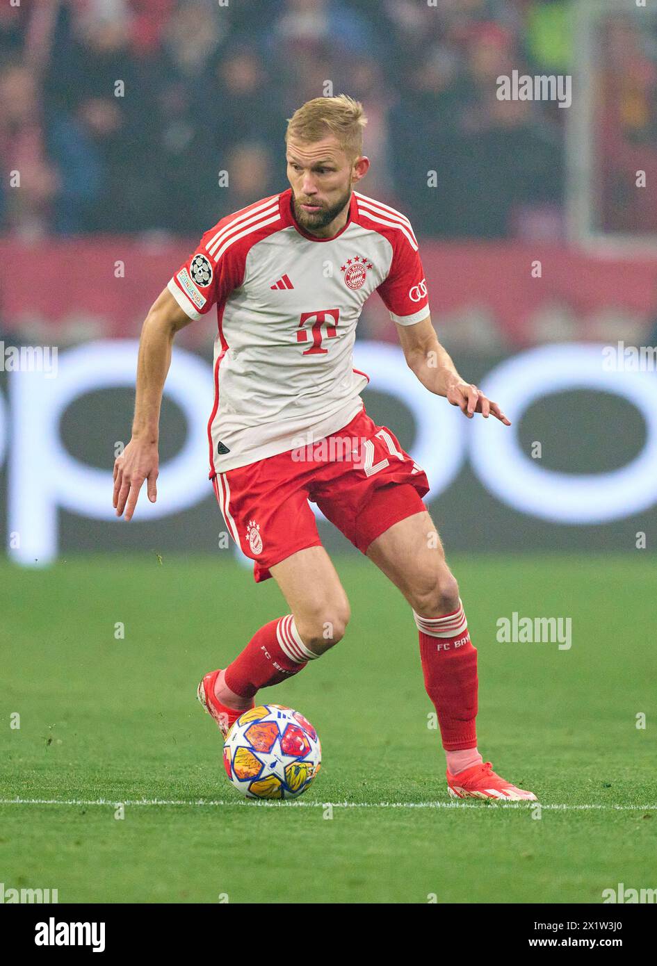 Konrad Laimer, FCB 27 in the quarter final match FC BAYERN MUENCHEN ...