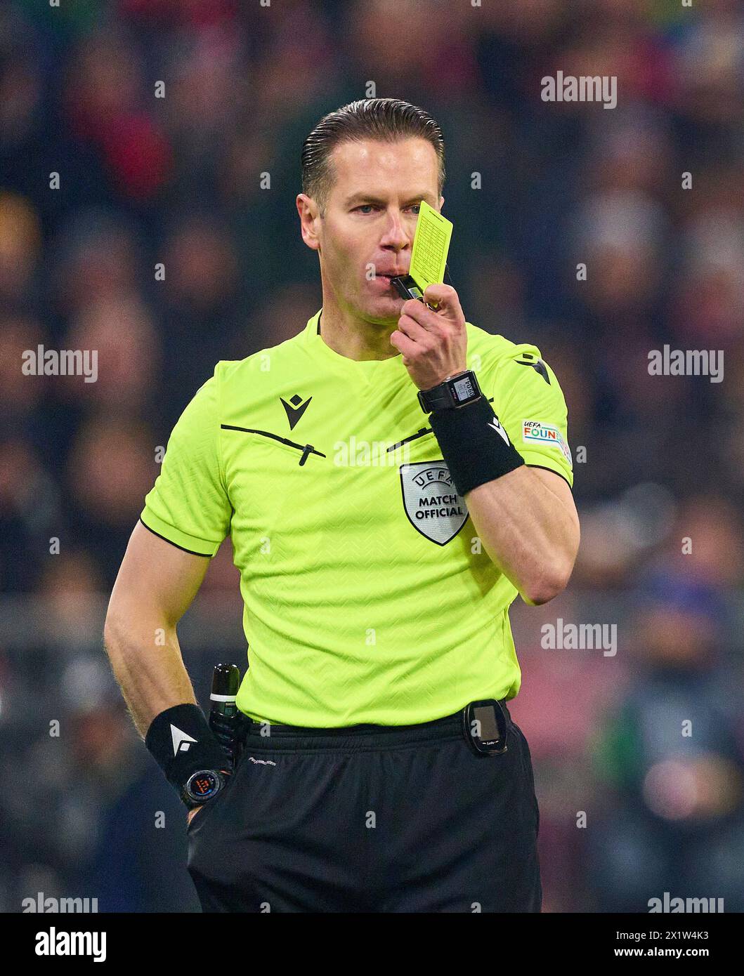 referee Danny Makkelie (NED) with whistle, gestures, shows, watch ...