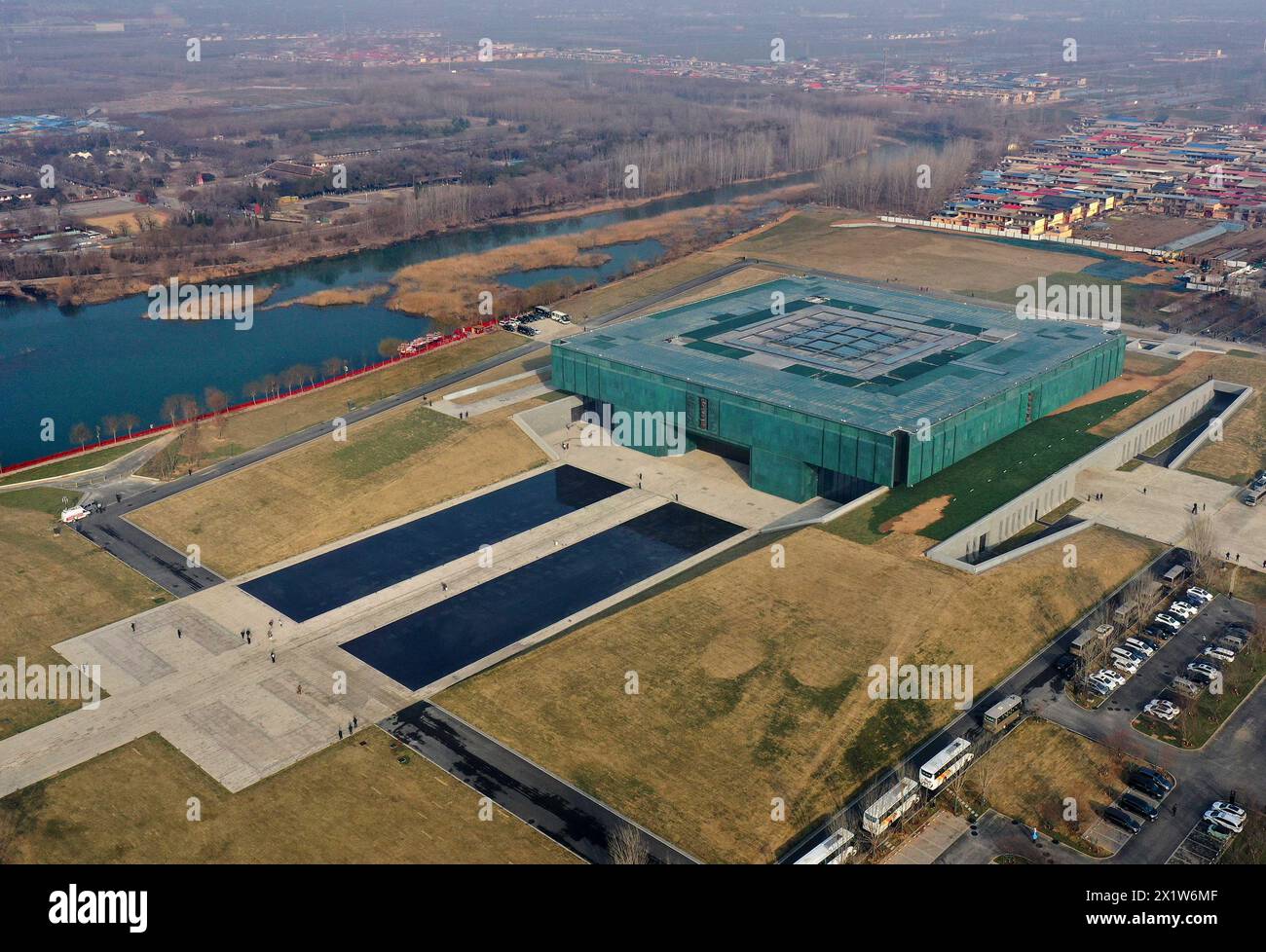 (240418) -- BEIJING, April 18, 2024 (Xinhua) -- An aerial drone photo ...