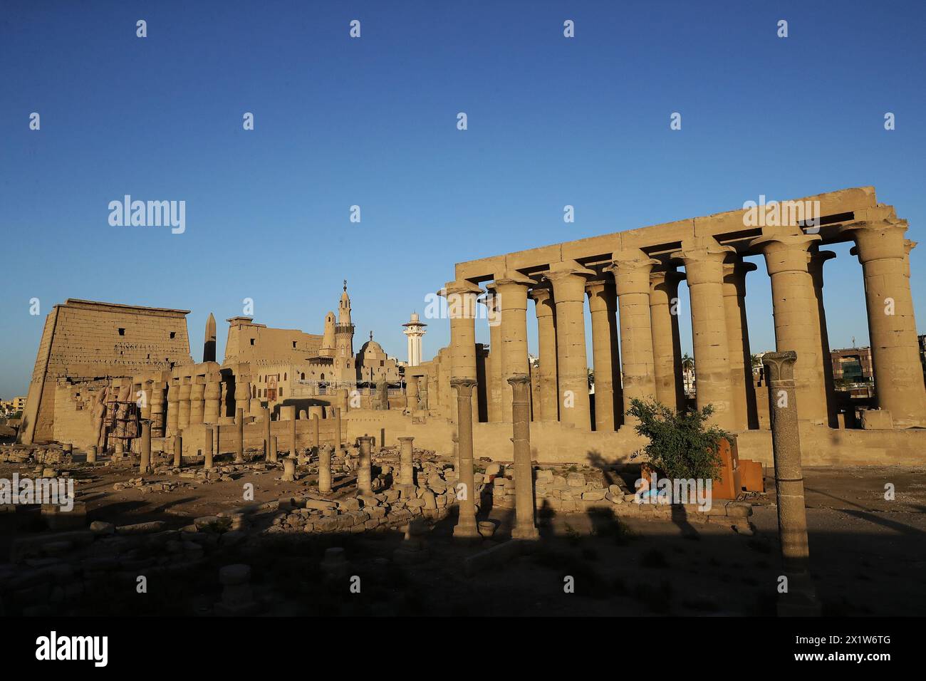 (240418) -- BEIJING, April 18, 2024 (Xinhua) -- This photo taken on ...