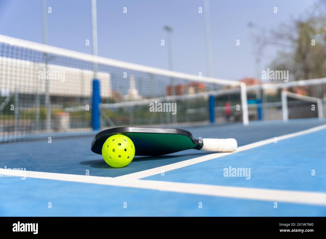 Racket pickleball on court hi-res stock photography and images - Alamy