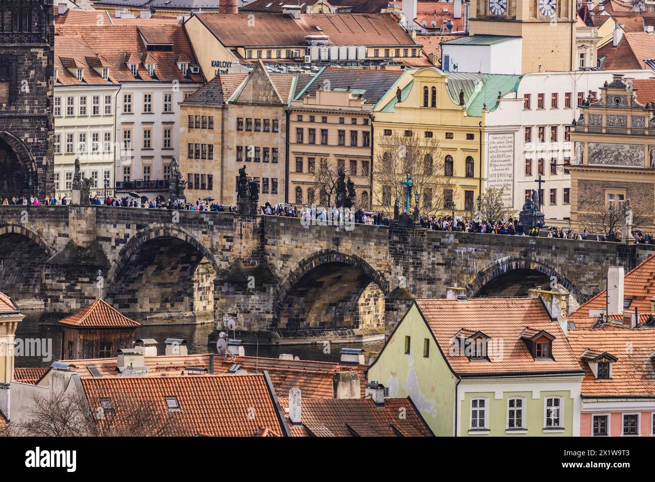 Figures of saints, crowds of people, Charles Bridge, stone bridge, view ...