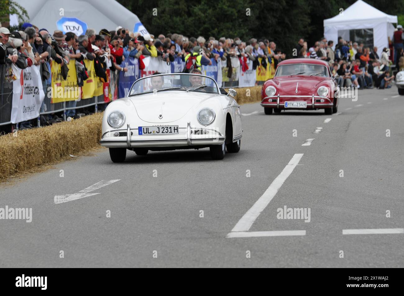 Straw bale race hi-res stock photography and images - Alamy