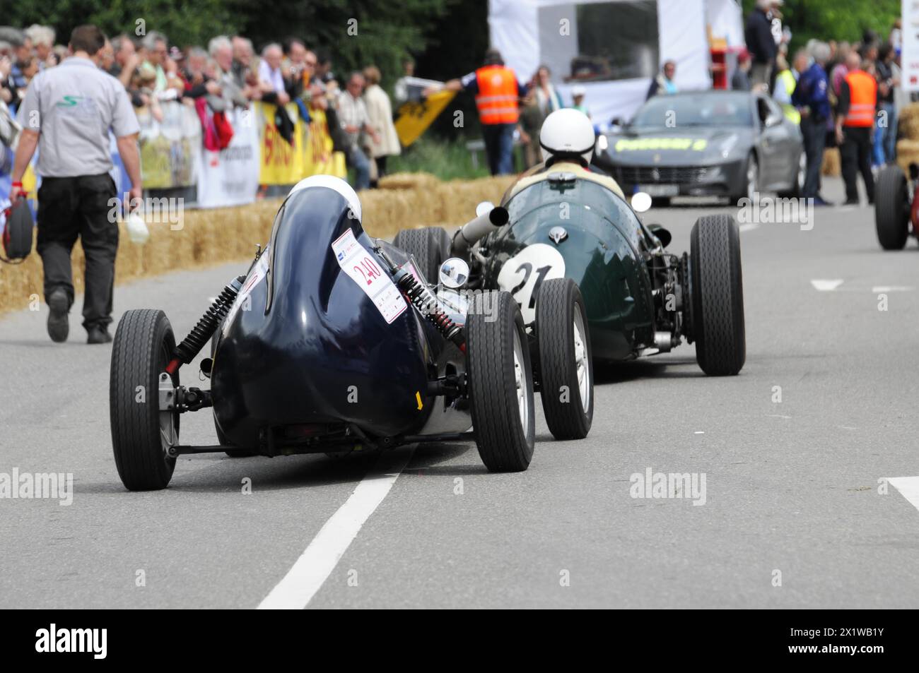 Classic racing cars competing hi-res stock photography and images - Alamy